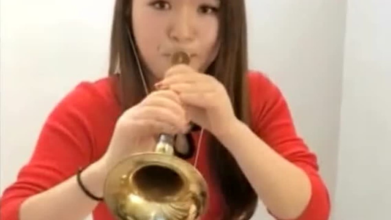 美女唢呐独奏经典老歌《人间第一情》！吹的太美了！腾讯视频