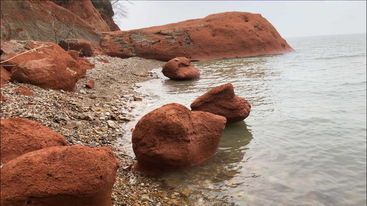 鱼石崖，位于巢湖南岸槐林镇，礁石如大鱼入水，或为忠庙龙脉延续_腾讯视频