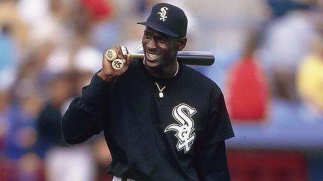 飞人乔丹身披芝加哥白袜队战袍引全场沸腾上场即贡献二垒安打_高清1080P在线观看平台_腾讯视频