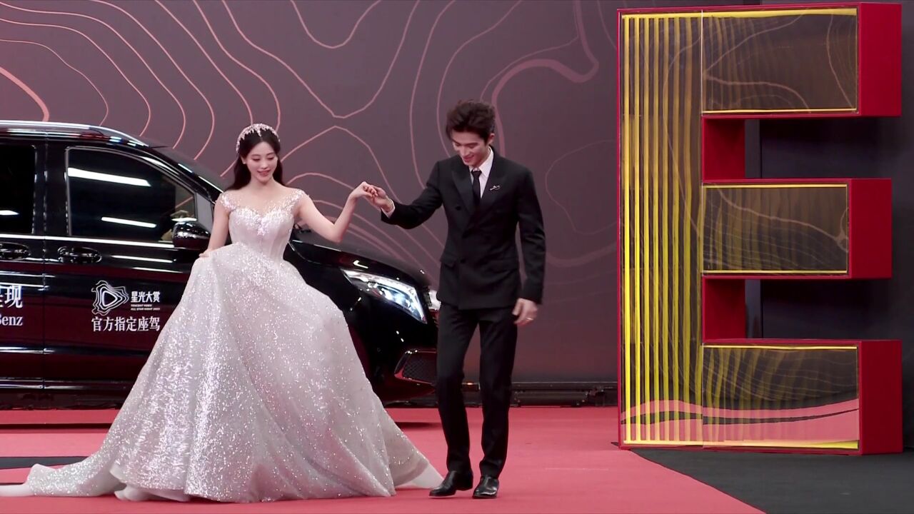 公主姐小孩哥一起走红毯_高清1080P在线观看平台_腾讯视频