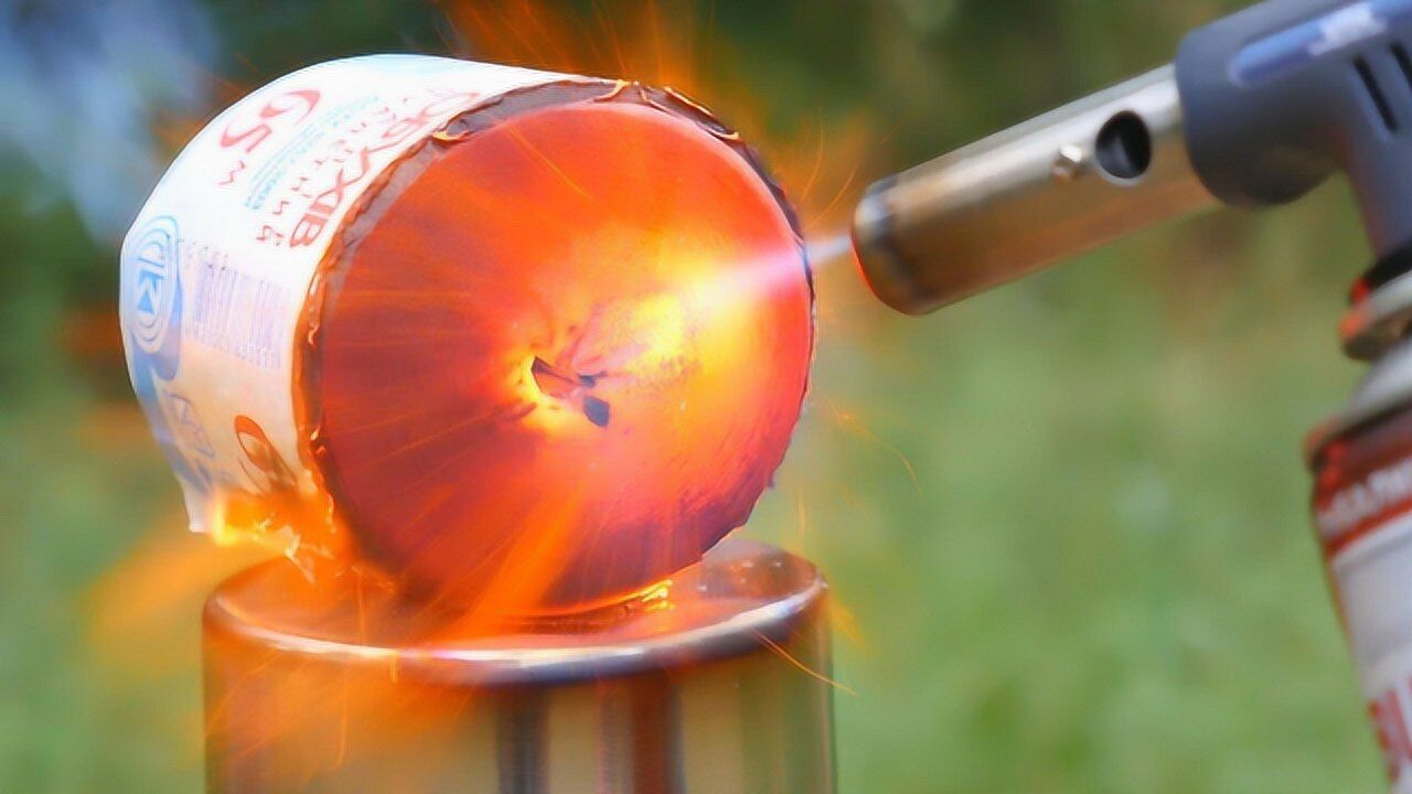 火焰喷枪的威力到底有多大？老外拿卷纸测试，结果瞬间灰飞烟灭！_高清1080P在线观看平台_腾讯视频