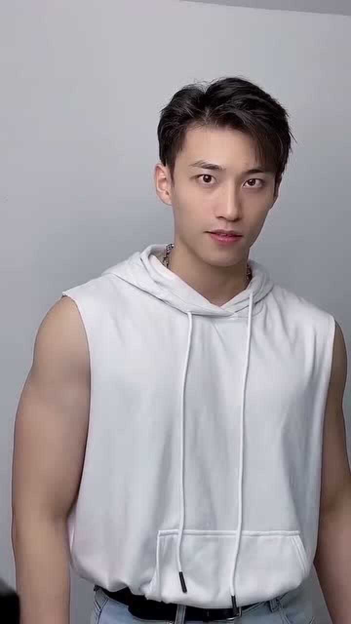 娜娜米代表不了什么，但胸肌跟腹肌的完美比例，可以给你足够的安全感_高清1080P在线观看平台_腾讯视频