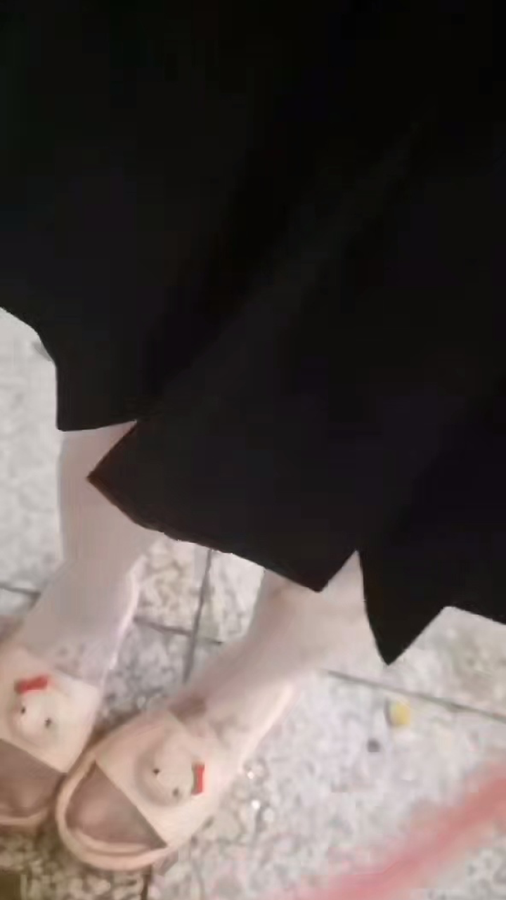 没憋住尿裤子了。腾讯视频