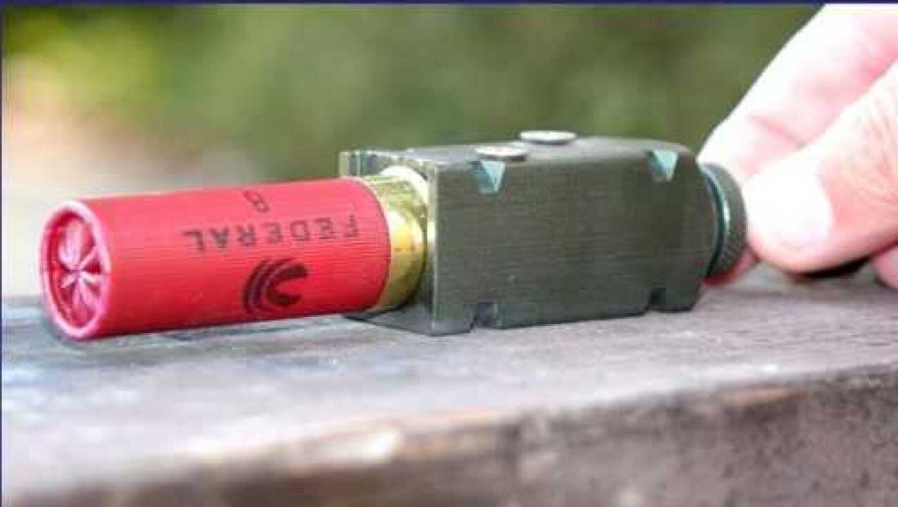 霰弹枪子弹在枪体外发射威力有多大？牛人亲测，画面让人震撼_腾讯视频