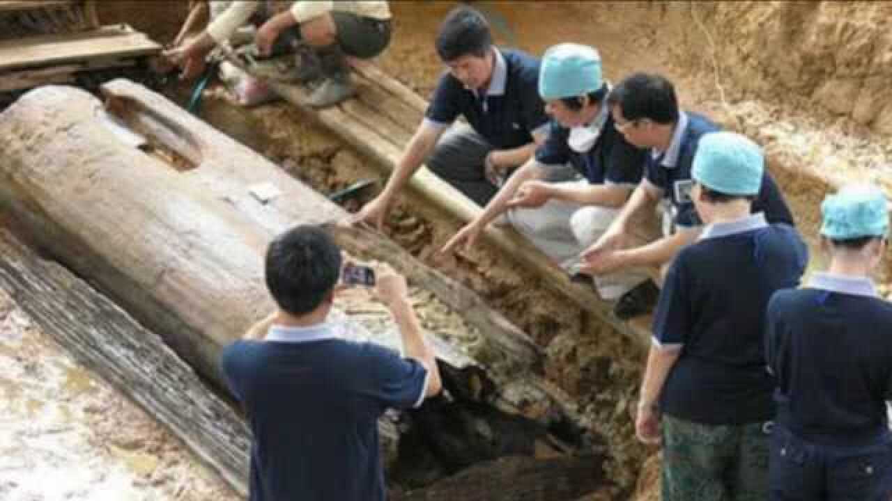 内蒙古惊现千年女尸，脱下她的衣物后，专家都被惊艳了！_腾讯视频