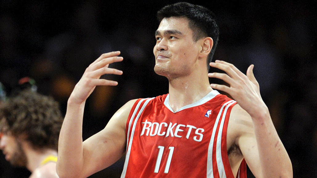 期待下一个姚明！大姚NBA30佳球：晃晕霍华德+羞辱奥尼尔_腾讯新闻