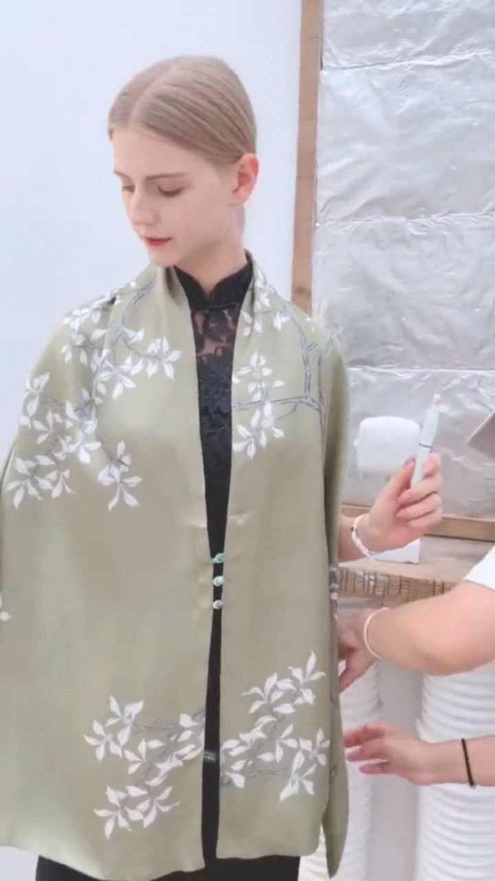 精致的俄罗斯美女，一看这抽烟的姿势，怕是大哥的女人_高清1080P在线观看平台_腾讯视频