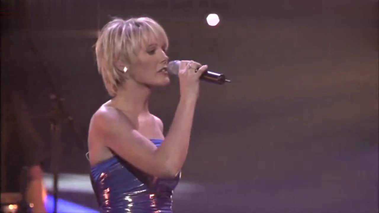 史上最经典的一首英文歌曲《Moonlight Shadow》，火爆全球，前奏响起全场沦陷，太好听_腾讯视频