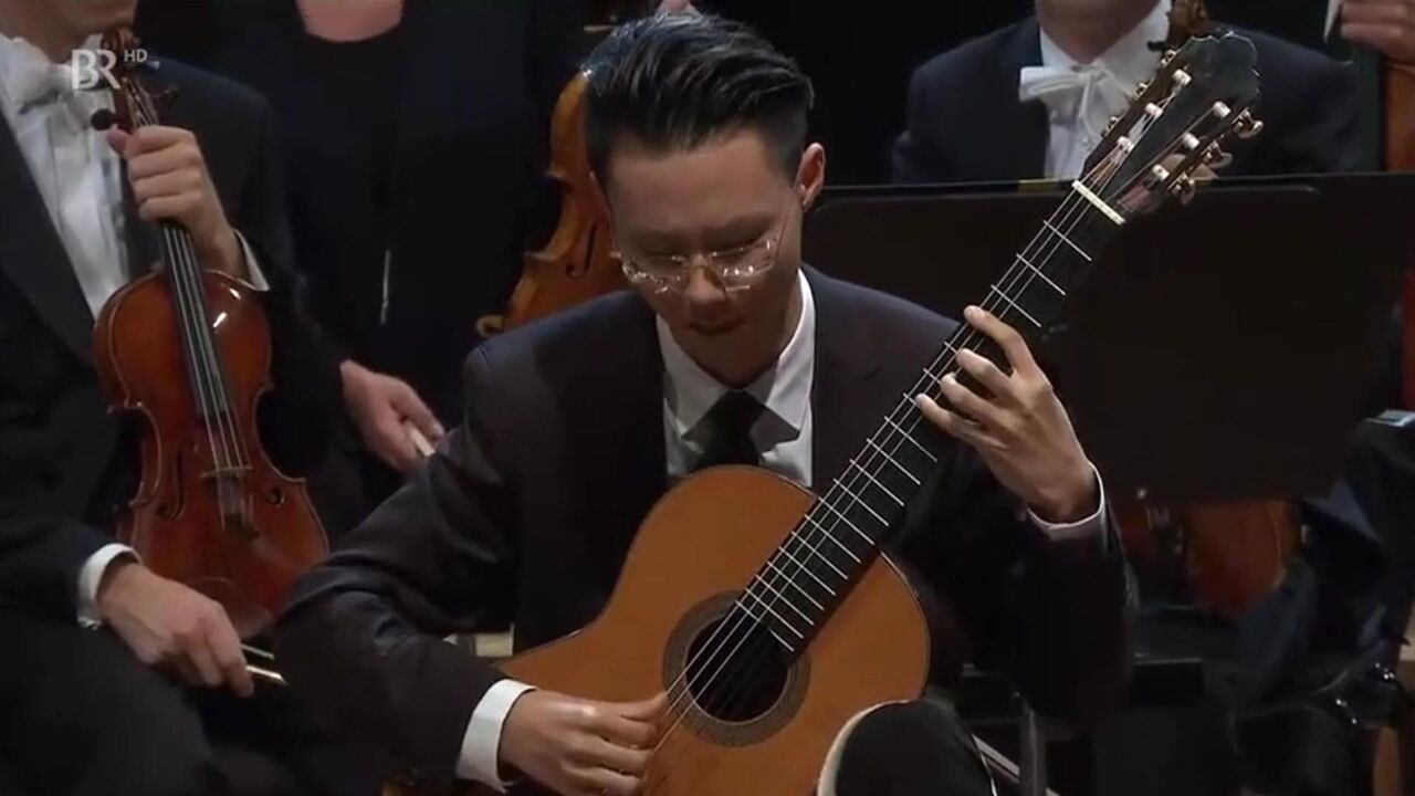 【古典吉他】匡俊宏&巴伐利亚广播交响乐团演奏罗德里戈《阿兰胡埃斯协奏曲》第二乐章_高清1080P在线观看平台_腾讯视频