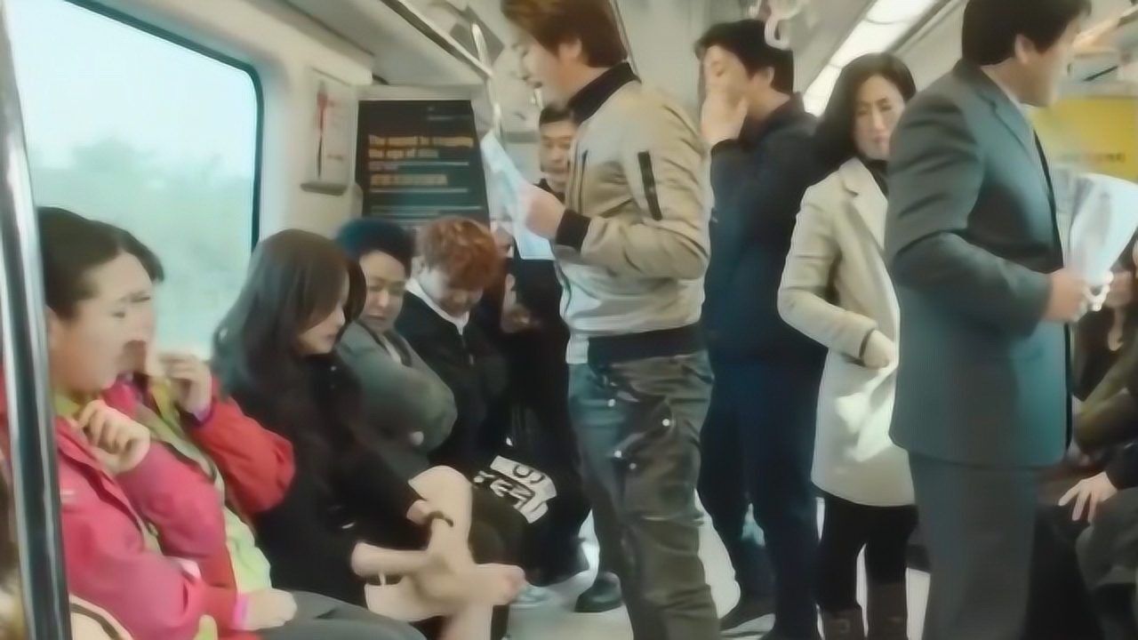 美女在公共场合脱鞋抠脚,我隔着屏幕都感觉味道有点重高清1080p在线观看平台腾讯视频