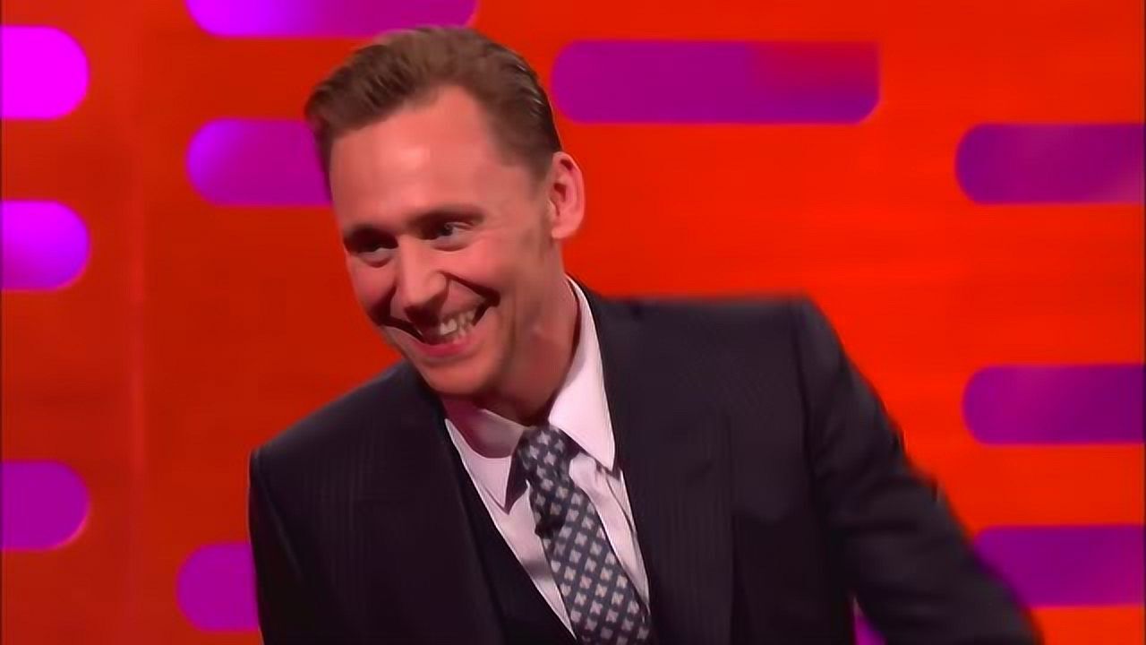 【诺顿秀】汤姆·希德勒斯顿和埃迪·雷德梅尼曾共同出演学校话剧_高清1080P在线观看平台_腾讯视频