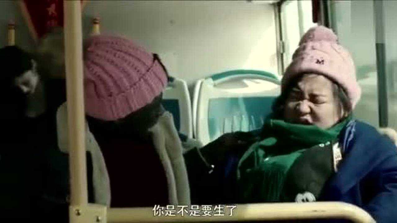 美女在公交车上拉肚子,还会放屁,后面的人受不了高清1080p在线观看平台腾讯视频