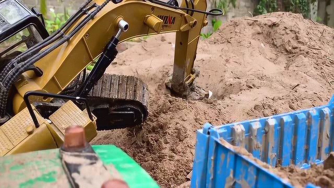 遥控挖掘机帮助汽车工程车装车，儿童益智卡通游戏，婴幼儿宝宝早教玩具视频_高清1080P在线观看平台_腾讯视频