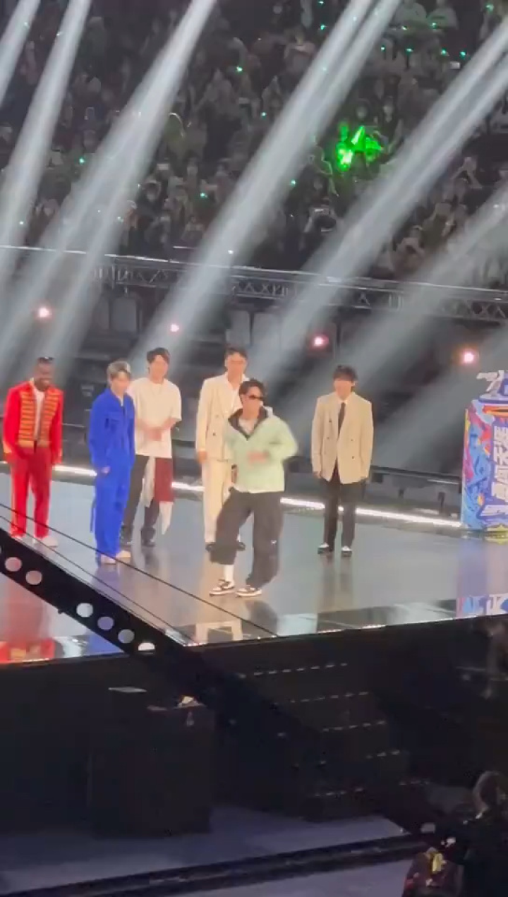 王一博这就是街舞澳门总决赛开场舞！ 感受下现场氛围_腾讯视频