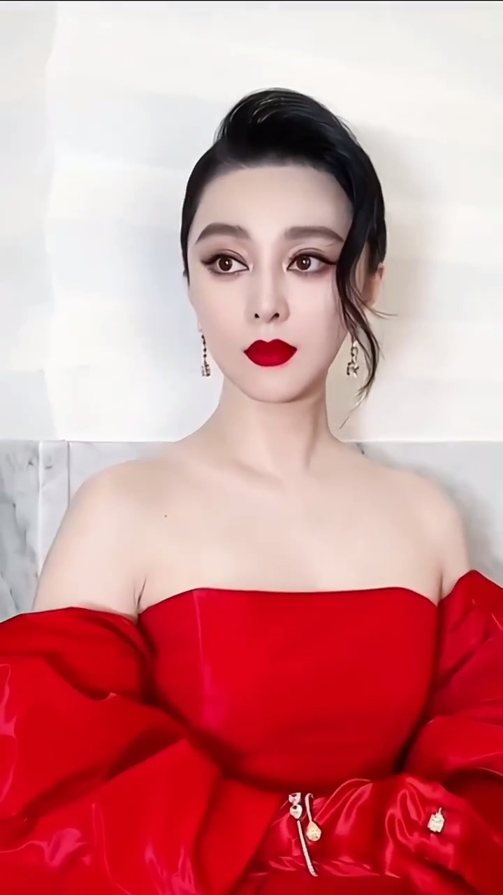 范冰冰，1981年9月16日出生于山东青岛，华语影视女演员、制片人、歌手，毕业于上海师范大学谢晋影视艺术学院。_腾讯视频}