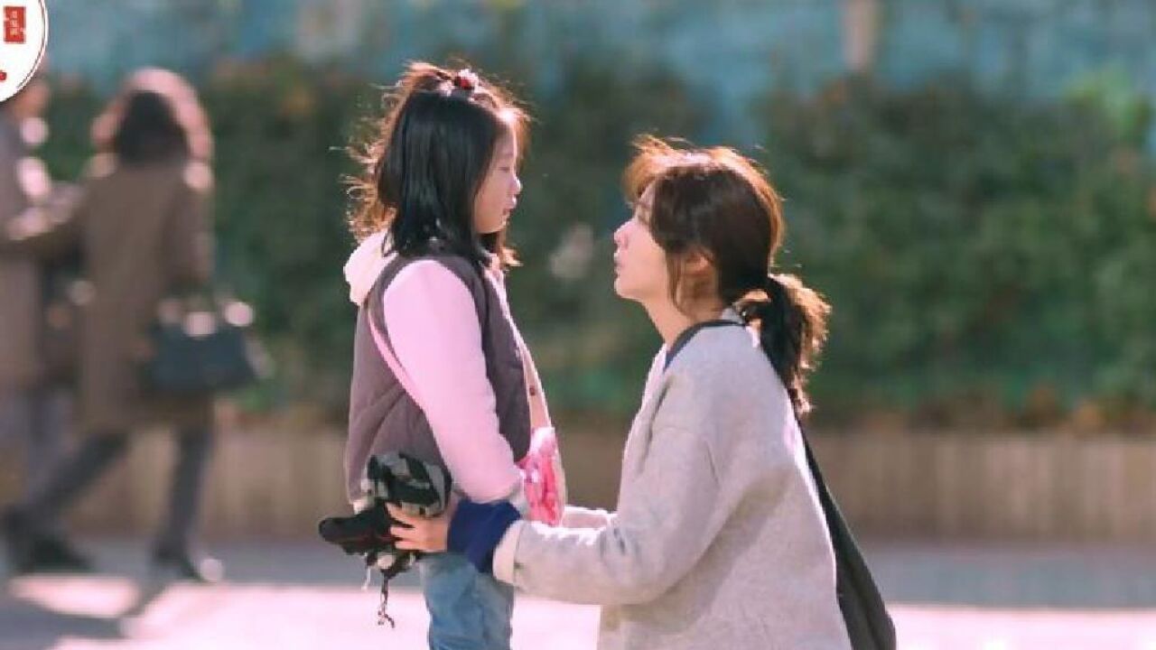 单亲妈妈救女儿，汽车没撞到她，她却晕倒了！ 高清1080p在线观看平台 腾讯视频