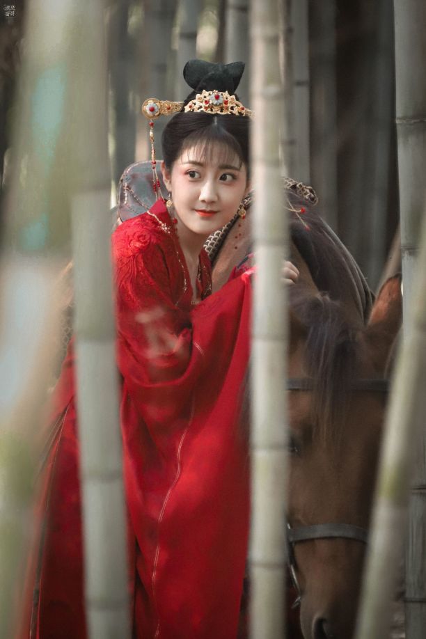 李艺彤-doki@腾讯视频：超全的李艺彤资讯、视频、粉丝、直播、活动集合